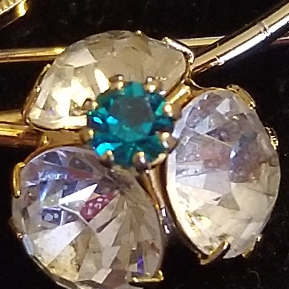 Jewelry | Lovely Flower Pin | Poshmark